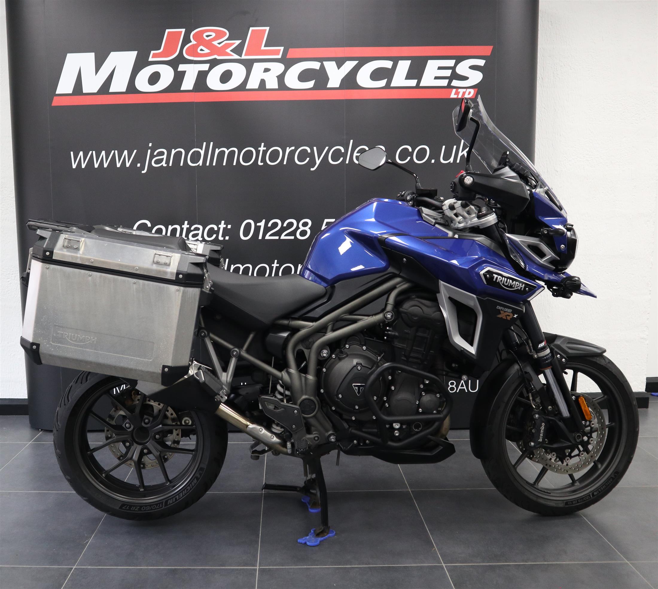 Triumph Tiger Explorer XRX. 2 Owners, Genuine Triumph Metal Side Boxes ...